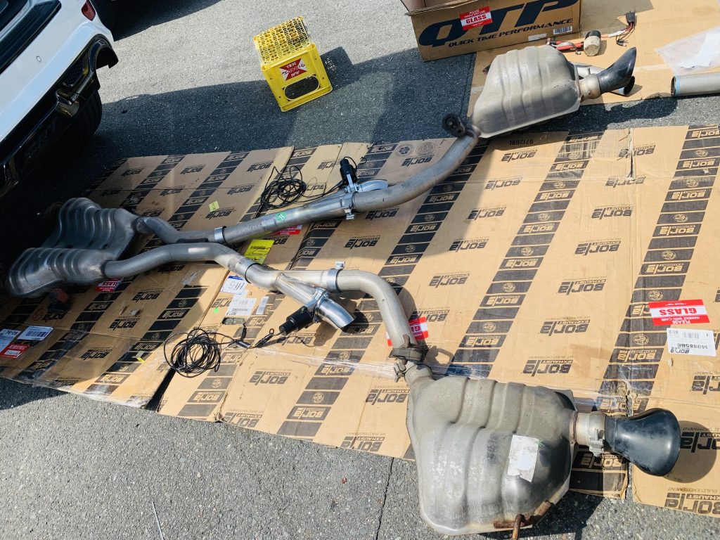 グラチェロSRT8 カスタム① | 大阪府摂津市のアメ車専門店Hi-FIVE GARAGEは新車や中古車、ビンテージカー、各種パーツ、代行輸入 ...