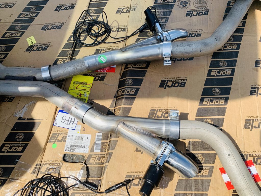 グラチェロSRT8 カスタム① | 大阪府摂津市のアメ車専門店Hi-FIVE GARAGEは新車や中古車、ビンテージカー、各種パーツ、代行輸入 ...